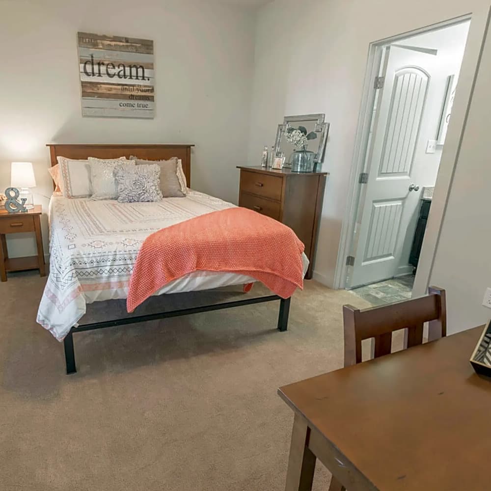 Roomy 6-Bedroom Student Cottages in San Marcos